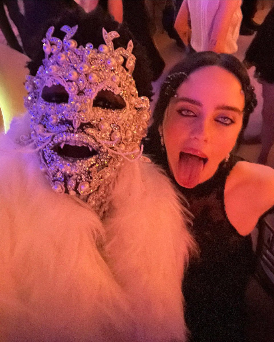 Xøxø On Twitter Rt Viewsfrance Au Met Gala Les Selfies Sont Interdits Lil Nas X Cette Année