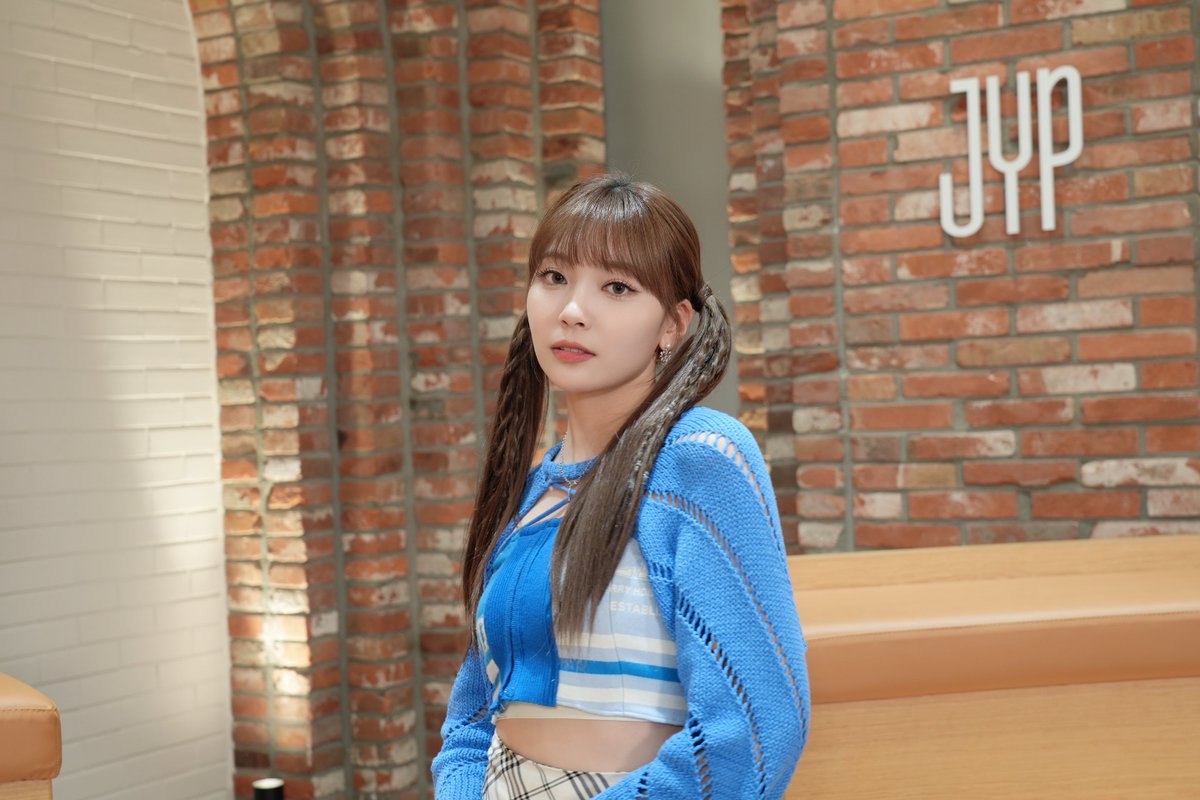 NiziU on Twitter: "#NiziU #ニジュー #니쥬 #WithU"