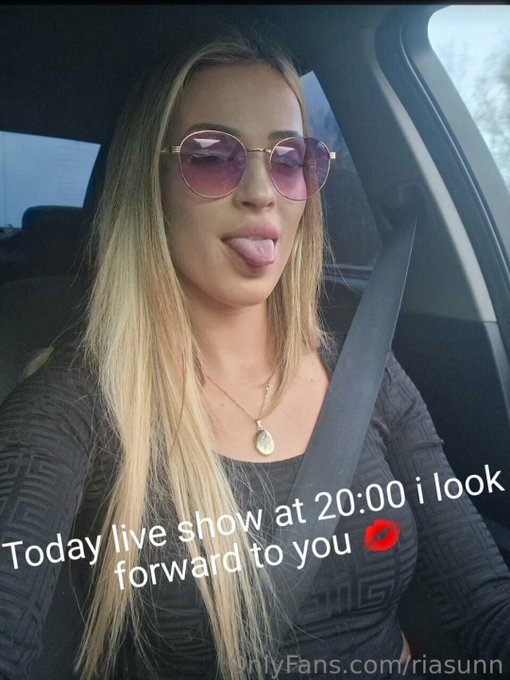 TW Pornstars - Ria Sunn Oficial. Pictures and videos from Twitter.