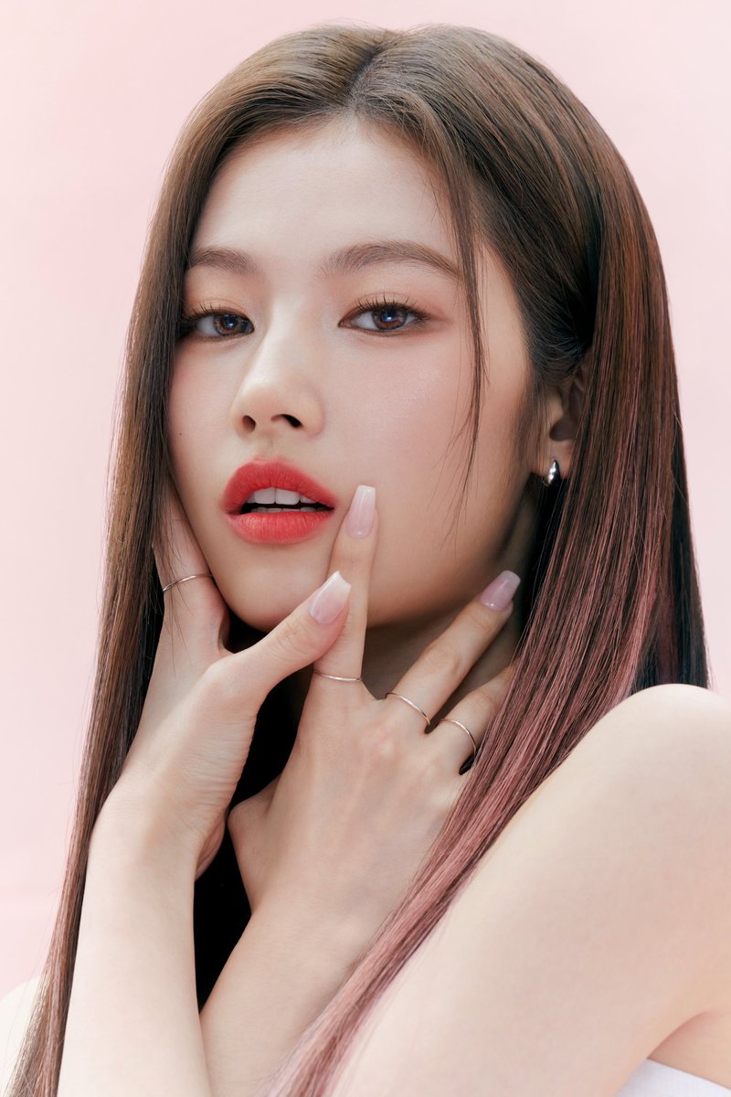 sana this sana that ₍⸍⸌̣ʷ̣̫⸍̣⸌₎🩶 on Twitter: "SANA’S FACE CARD NEVER DECLINES MY GOD"