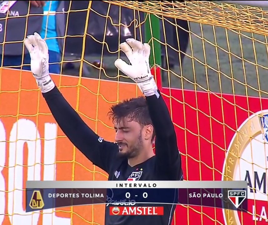 Somos São Paulinos on Twitter: "o Rafael agradecendo que acabou o primeiro tempo"