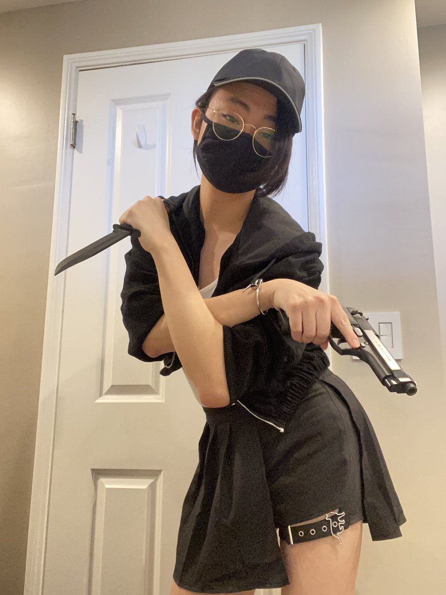 Nyova 😸💙 EnVtuber on Twitter: "Irl vs Vtuber?? 🥺💕"