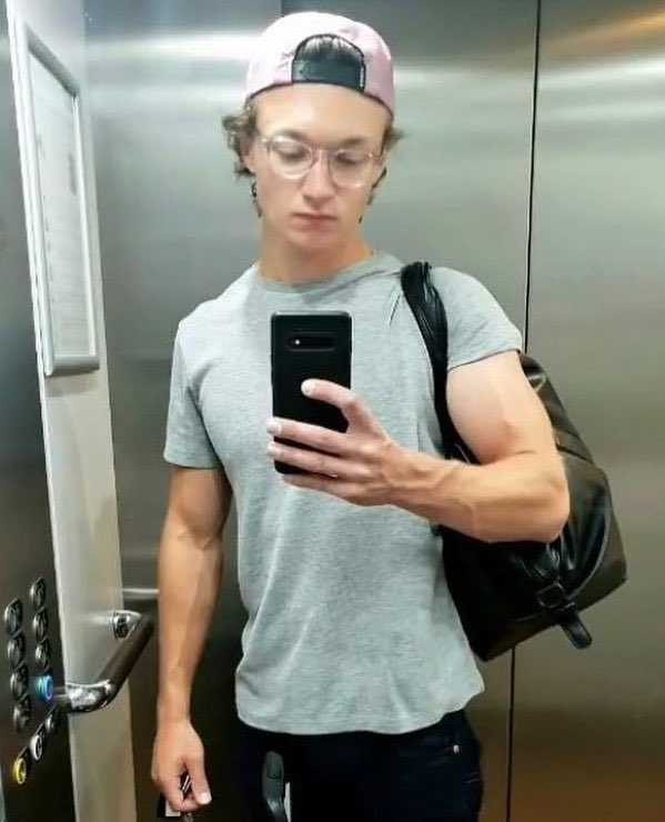 Harrisons Whore On Twitter Craving Elevator Sex