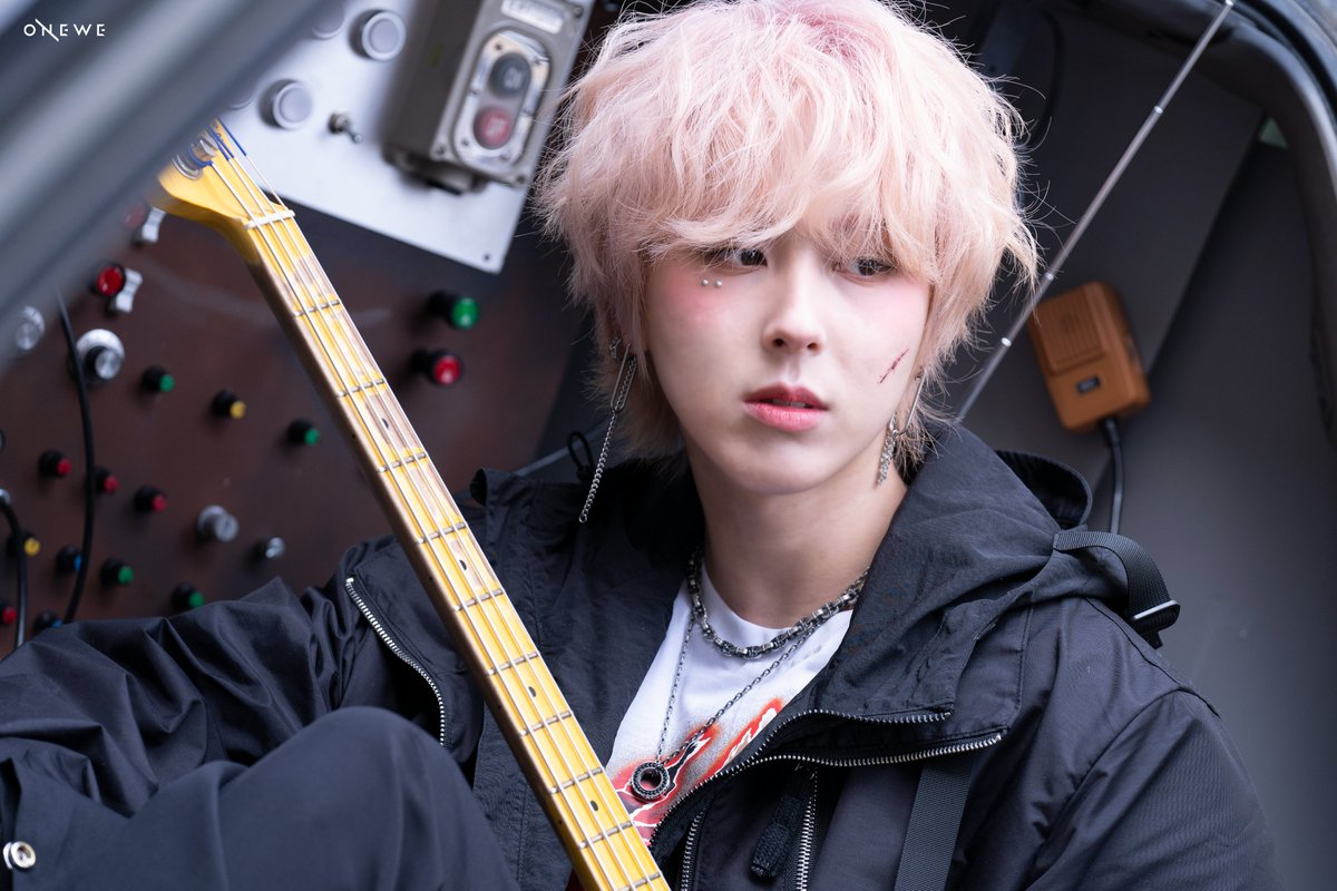 원위 (ONEWE) on Twitter: "[#WE_SPACE] '제0호선 시간역행' MV BEHIND CUT📸 ONEWE 공식 팬카페 🤖 https://cafe.daum ...