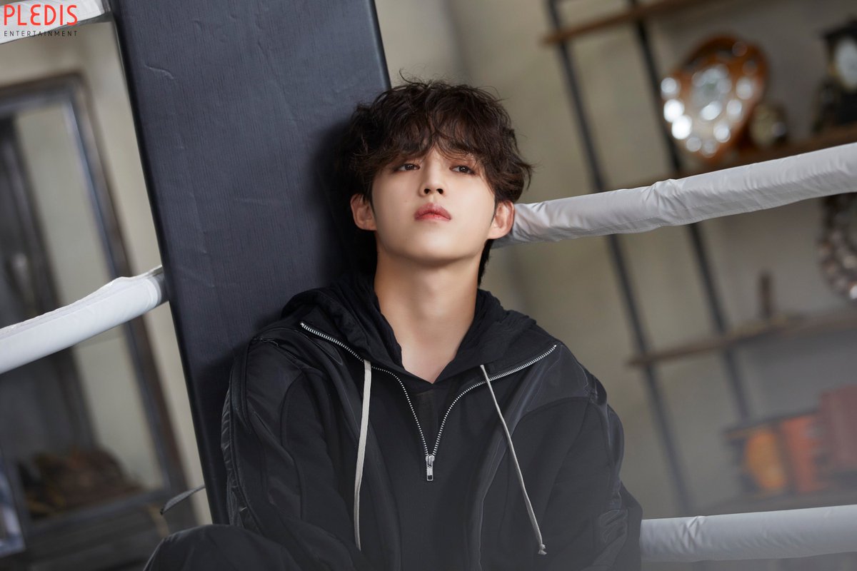 :) on Twitter: "scoups fml jacket behind 🖤"