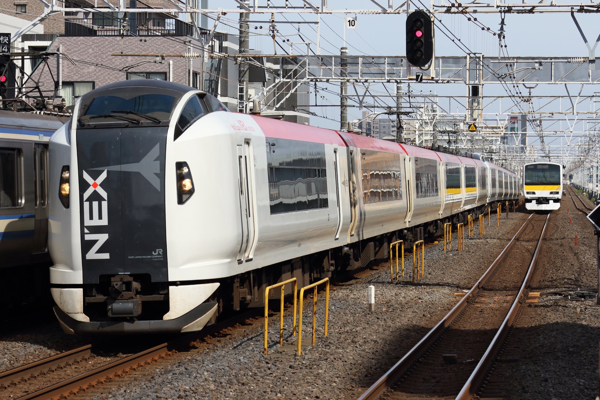 YO on Twitter: "近々消えそうな、リニューアル前のE259系とE217系も。 https://t.co/g7JLpgcVFA" / Twitter