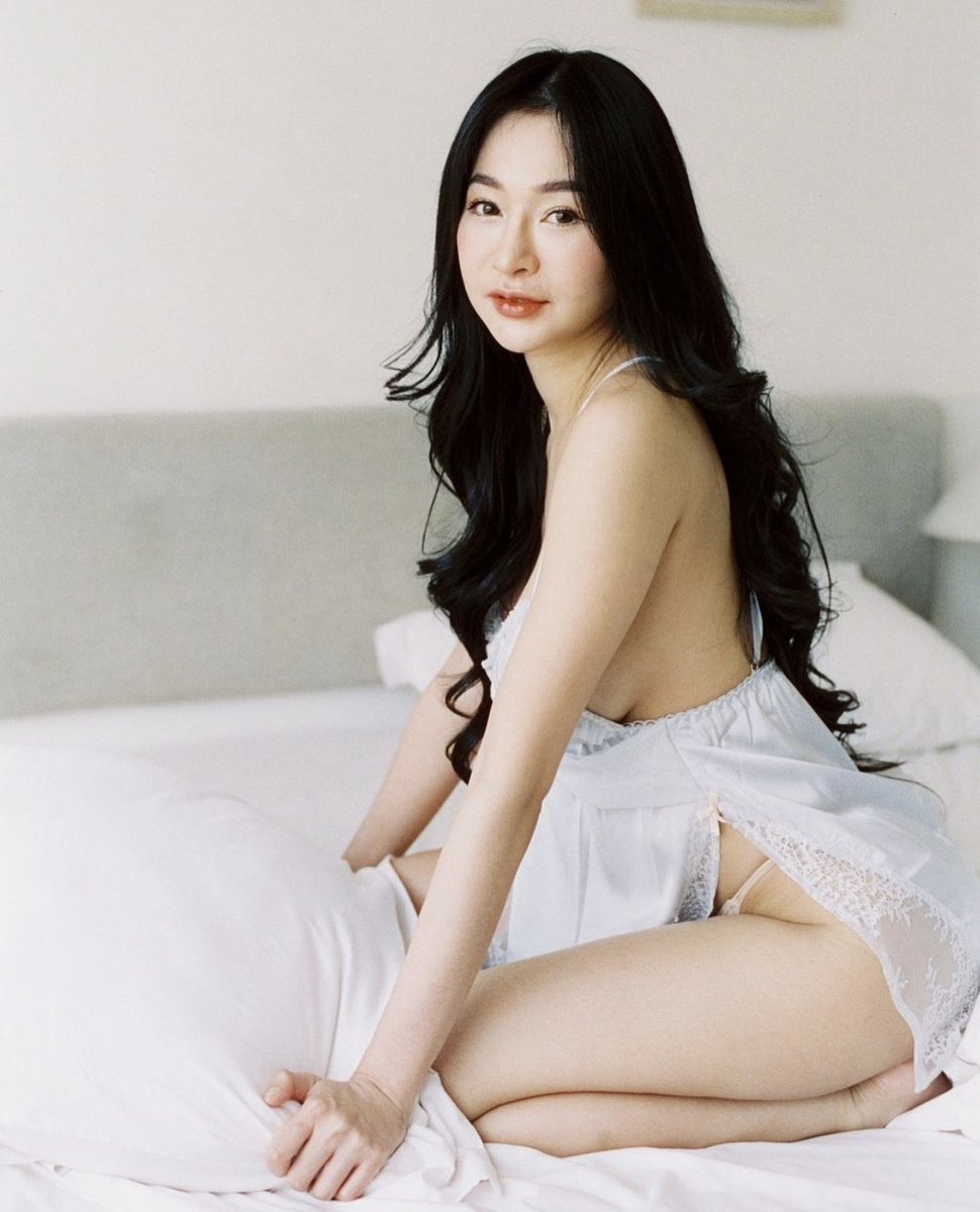 FOXY Thailand on Twitter: "Follow Mo click : https://foxy.club/mopi See a special picture that ...