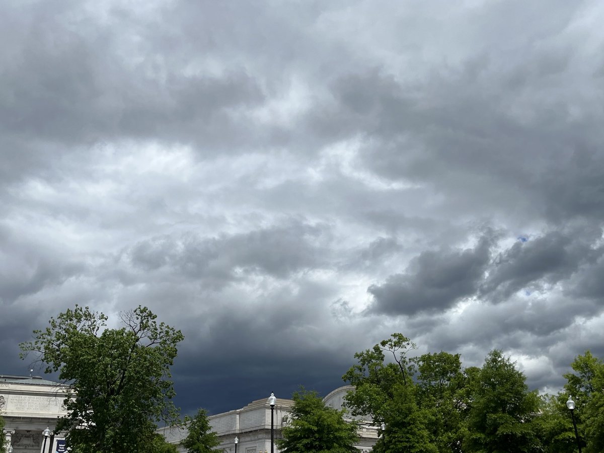 Tonya (She\Her) on Twitter: "RT @dawnlysimple: methinks it might start raining soon. those ...