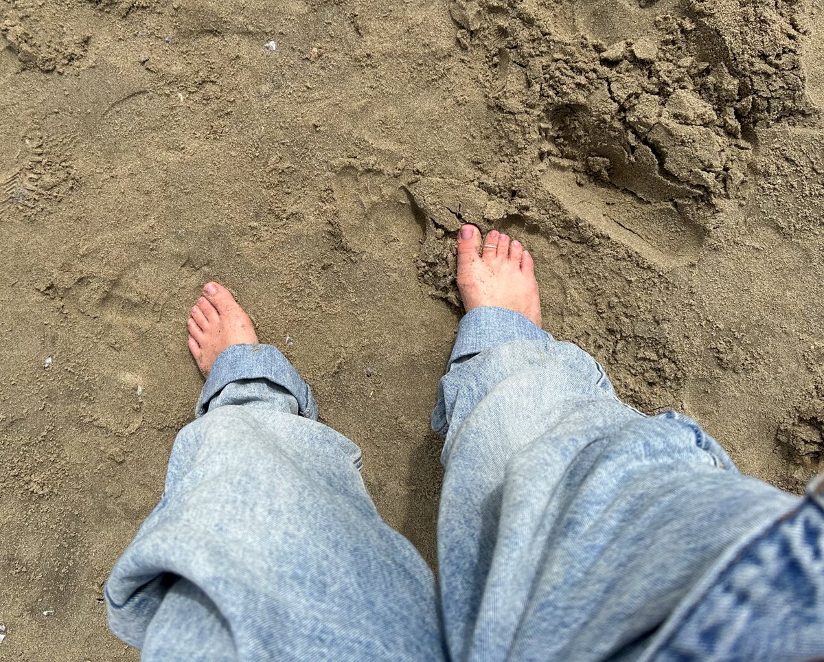 Angel Youngs😇 on Twitter: "Like this if you like sandy toes"