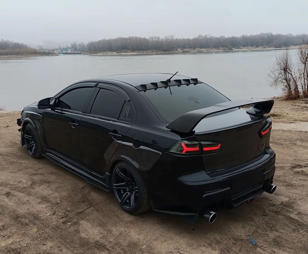 Custom Mitsubishi Lancer Black