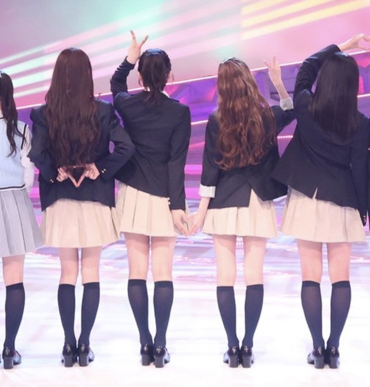 だい🐻‍ ️ on Twitter: "一緒にポーズを作り出してるAKBさん可愛い愛おしい眩しい。ｱｵﾊﾙ。"