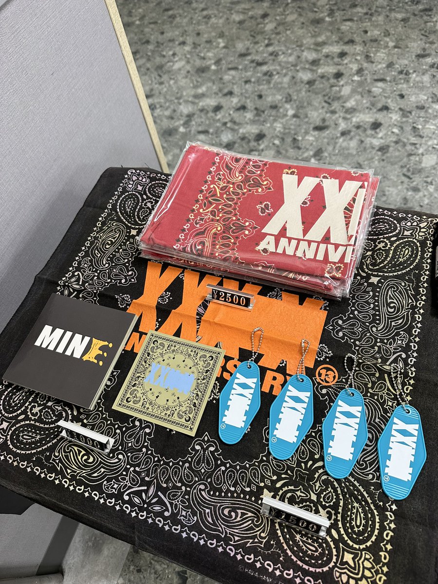 T-Hawk on Twitter: "早く着き過ぎて控え室入れないよ！ そんだけ気合い入ってます。 X-LAB3ブースは出れる時に出ます！ 当日券は16時〜 #ajpw #GLEAT"