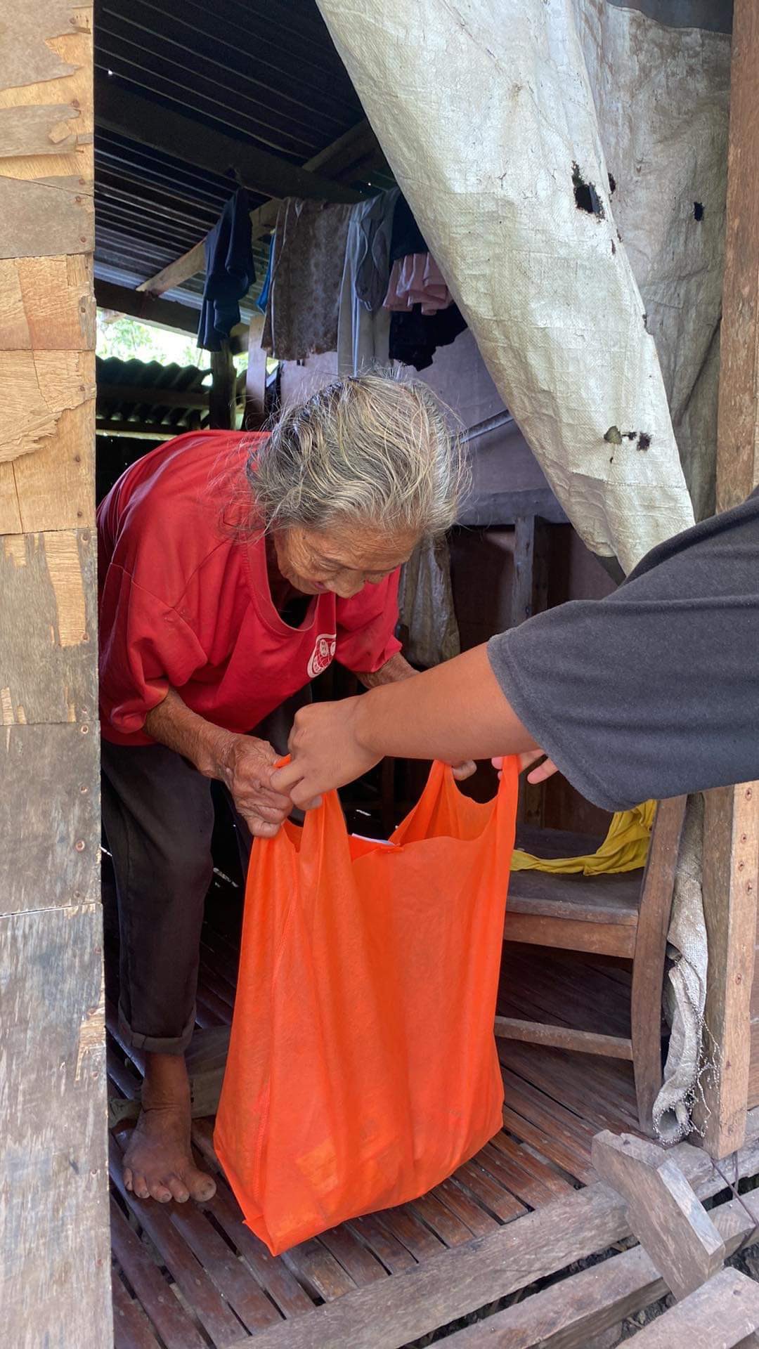 Zen F Czora on Twitter: "@itsleonorrivera We the middle class, tightening our belts, pero ang ...