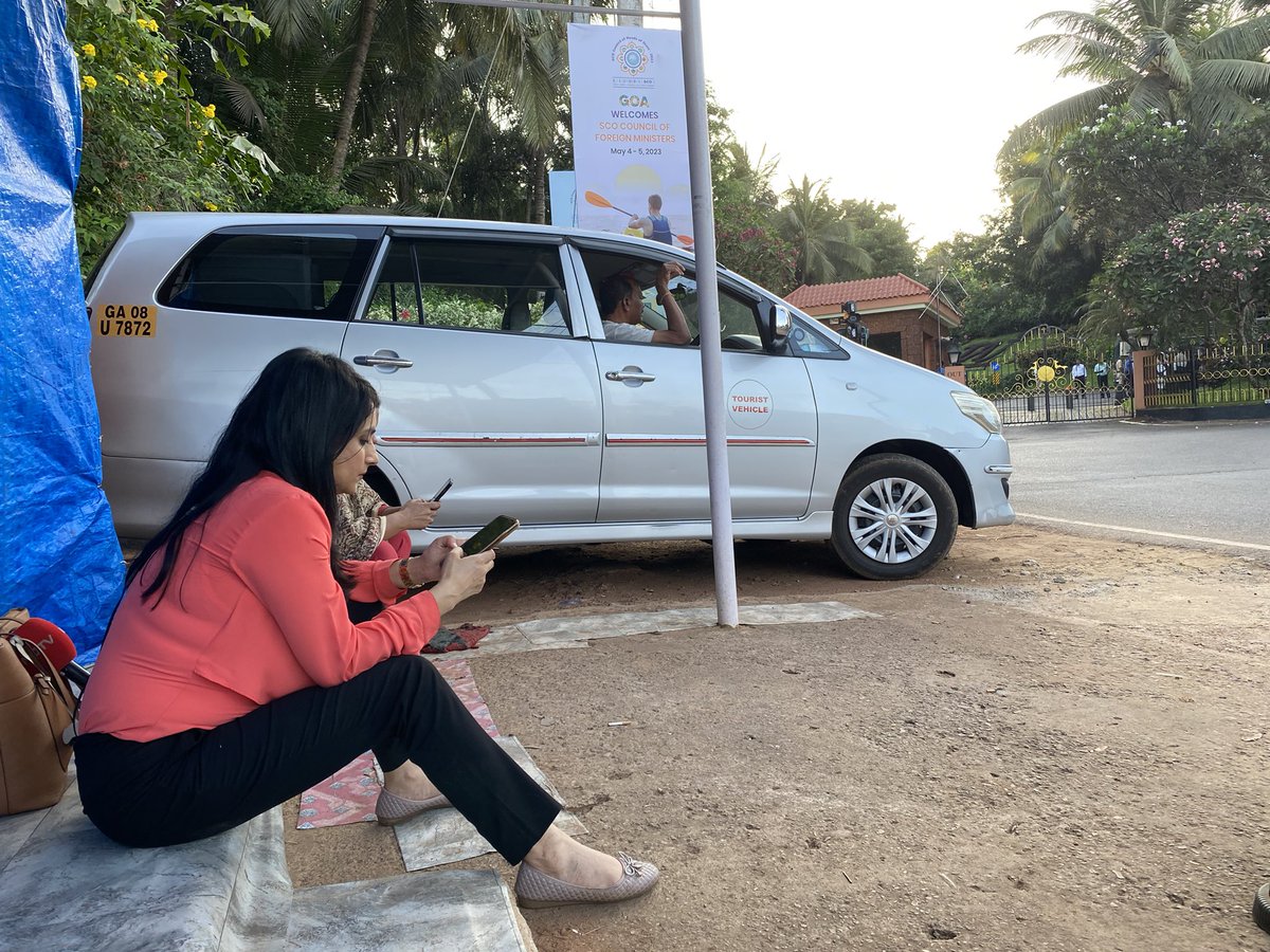 Nayanima Basu on Twitter: "Ground reporting from Goa — Quite literally!! @SiddiquiMaha"