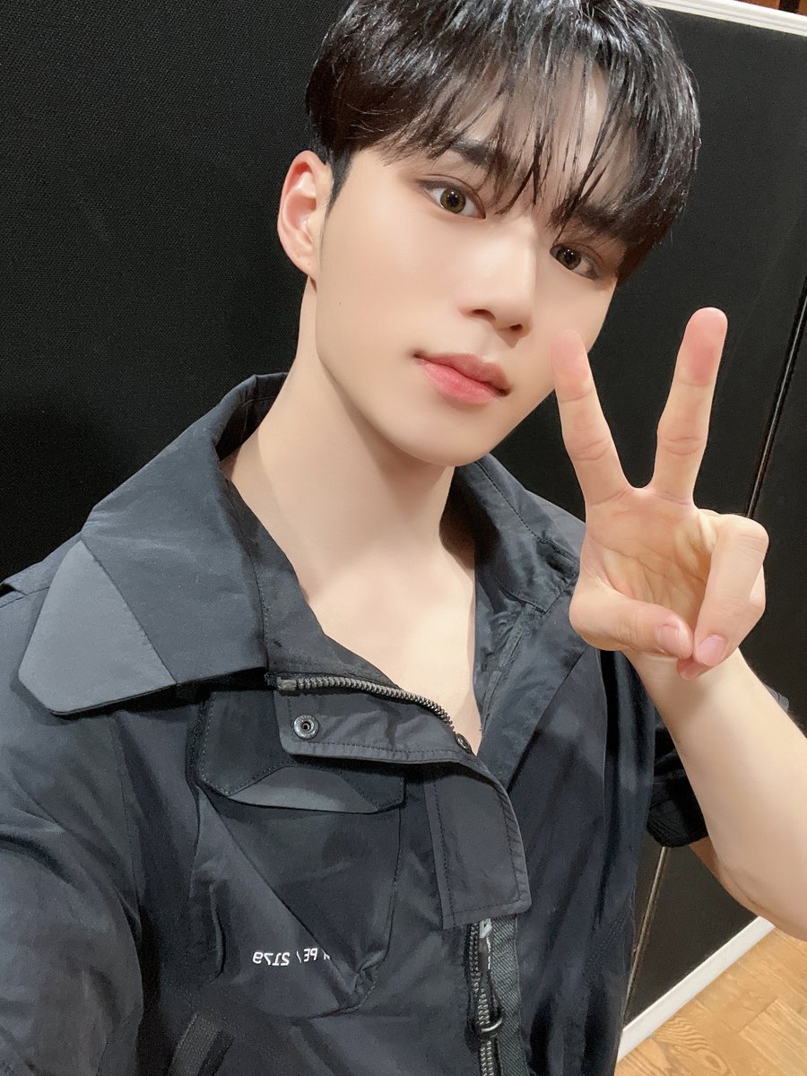 Mnet Plus 엠넷플러스 on Twitter: "RT @WEi__Official: 아직 체크인 안한 루아이! 저랑 체크인하러 갑시다! -🦊 🗳투표 기간: ~ 5월 15일 ...