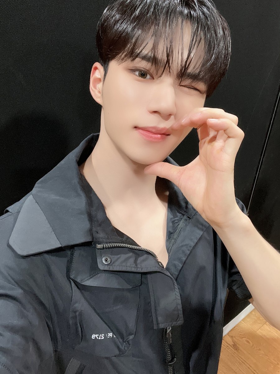 Mnet Plus 엠넷플러스 on Twitter: "RT @WEi__Official: 아직 체크인 안한 루아이! 저랑 체크인하러 갑시다! -🦊 🗳투표 기간: ~ 5월 15일 ...