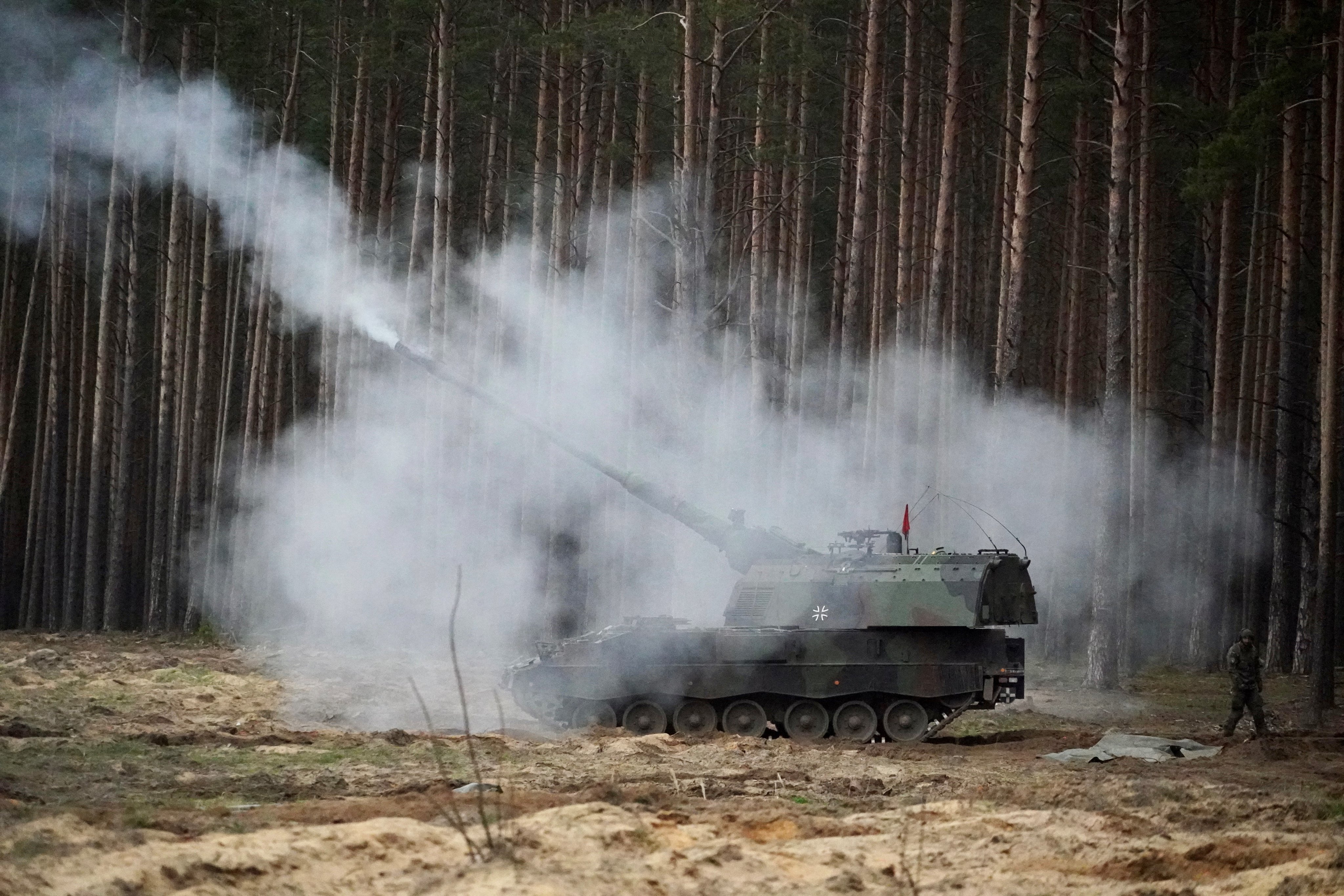 Germany at NATO on Twitter: "The artillery soldiers serving in the #eFP Battlegroup in Lithuania ...