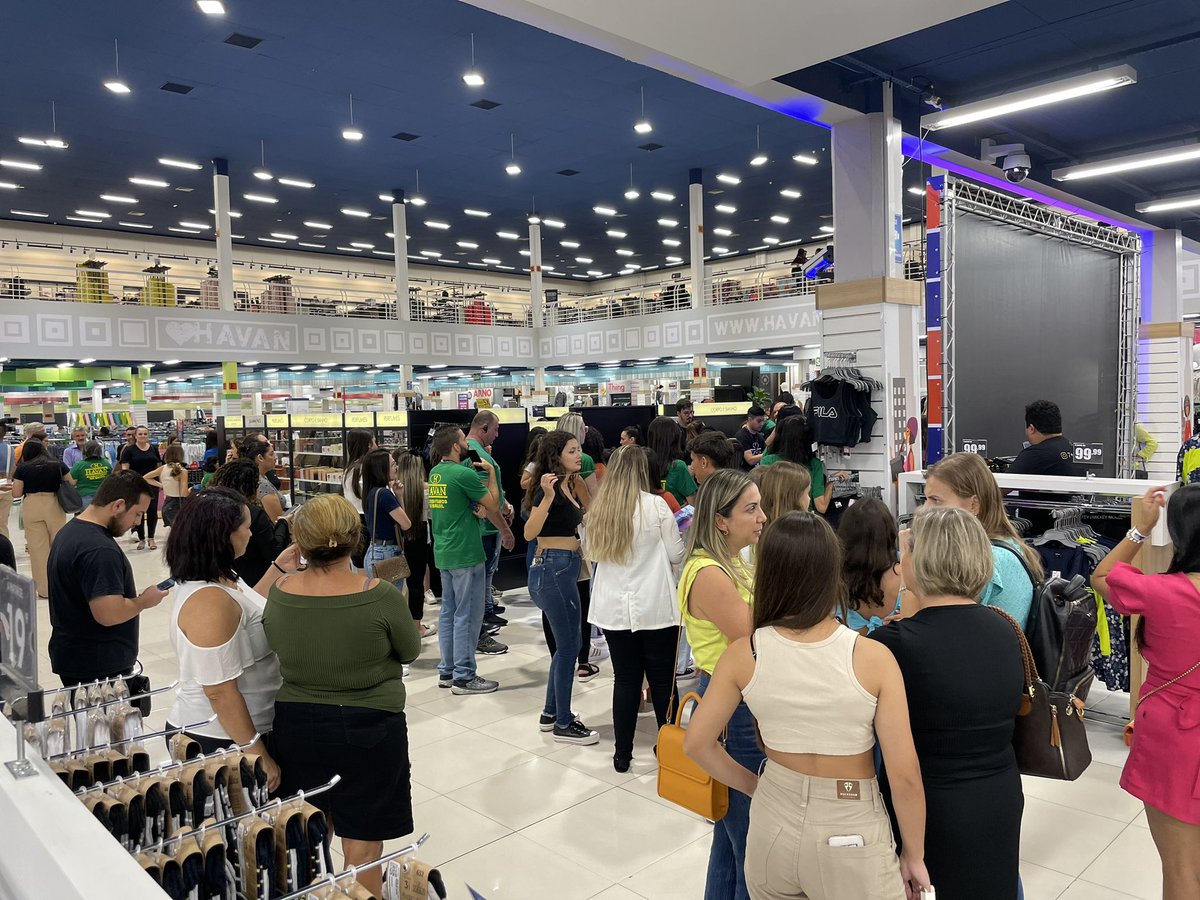 Havan on Twitter: "A nossa convidada do dia, Mari Maria, também recepcionou 150 fãs em nossa ...