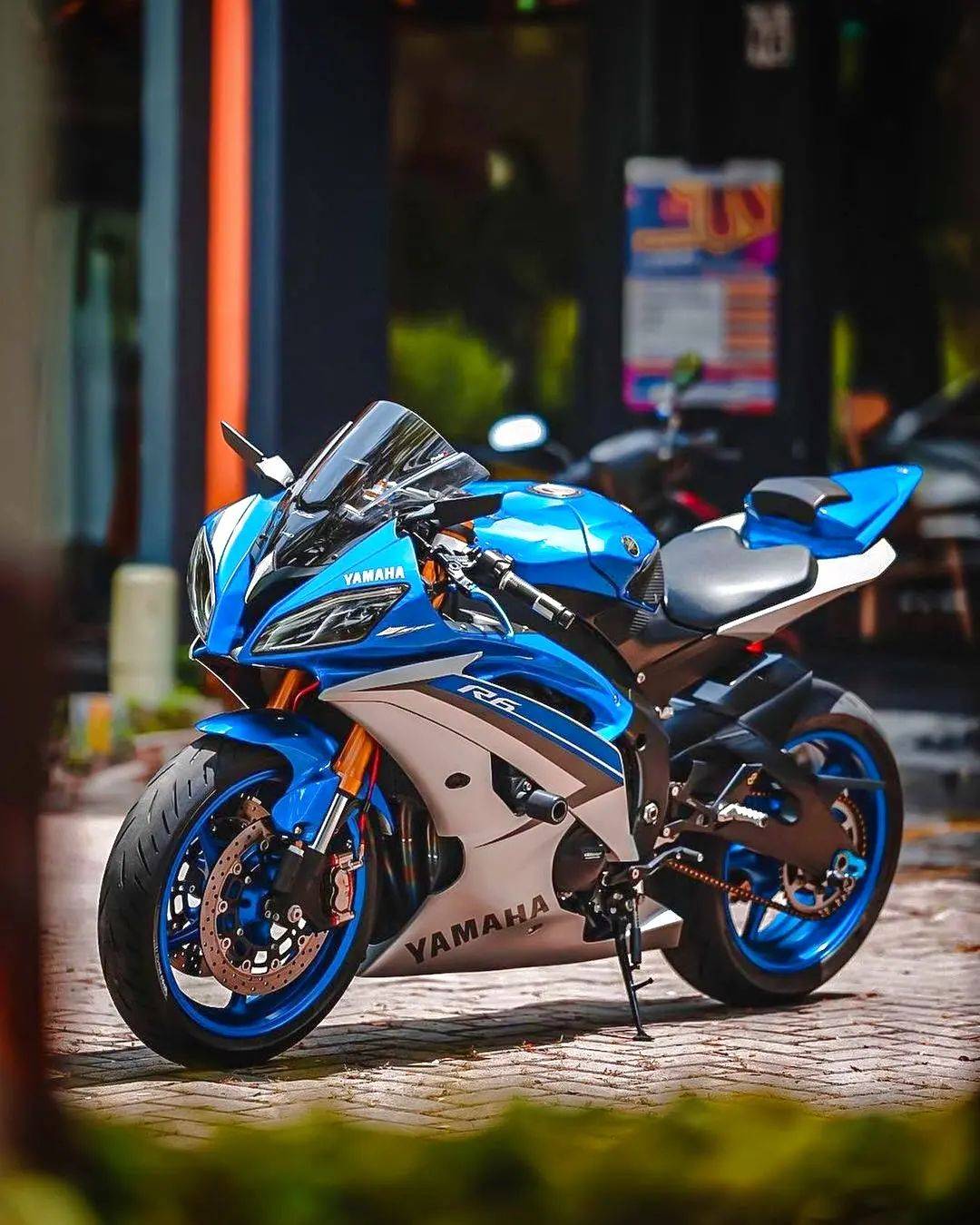 Yamaha R6 Blue And Gold