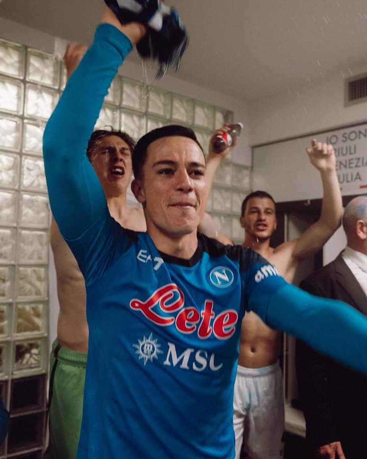 La Vida a Ras de Cancha on Twitter: "¡Campeón de Italia! Después de 33 años el Napoli se llevó ...