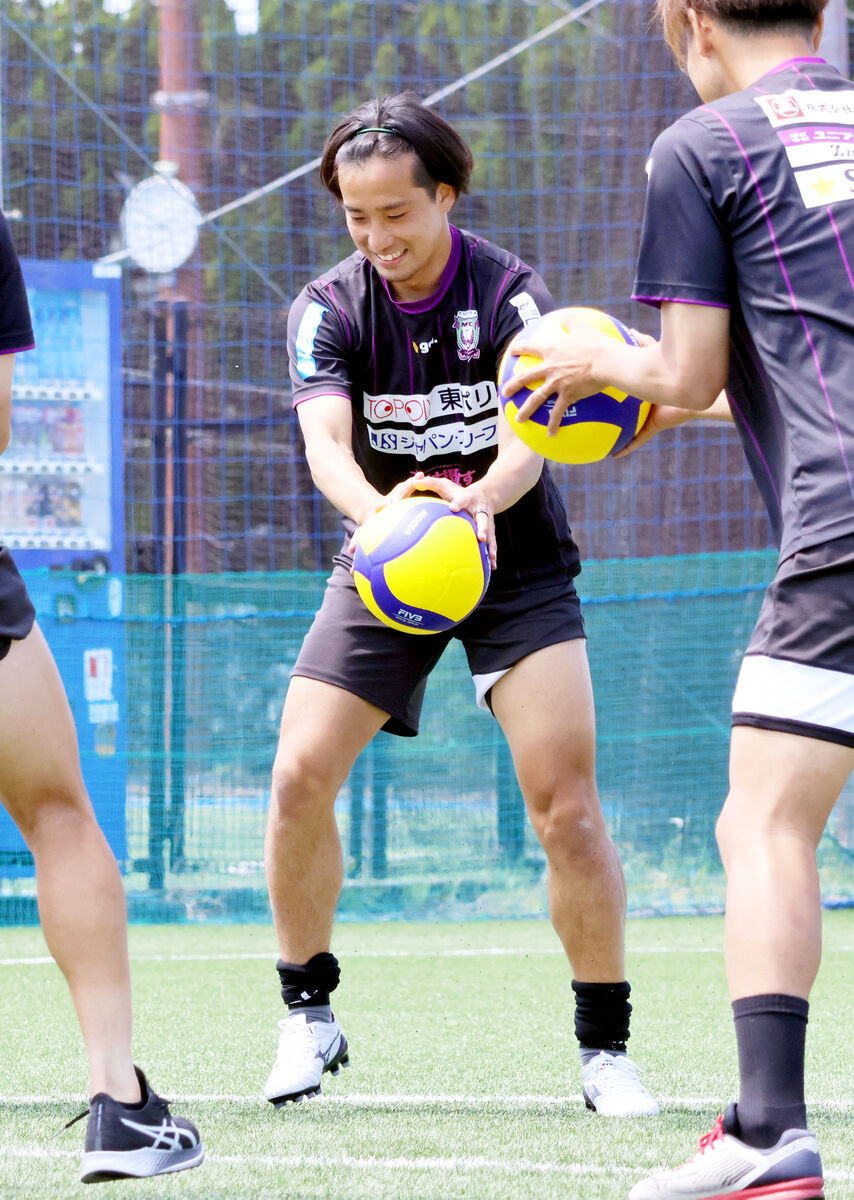 スポーツ報知 サッカー取材班 on Twitter: "J2藤枝のMF横山暁之が結婚…北陸大時代からの遠距離恋愛実らせ「応援してくれる人が近くにいる。頑張らないと」 #サッカー ...