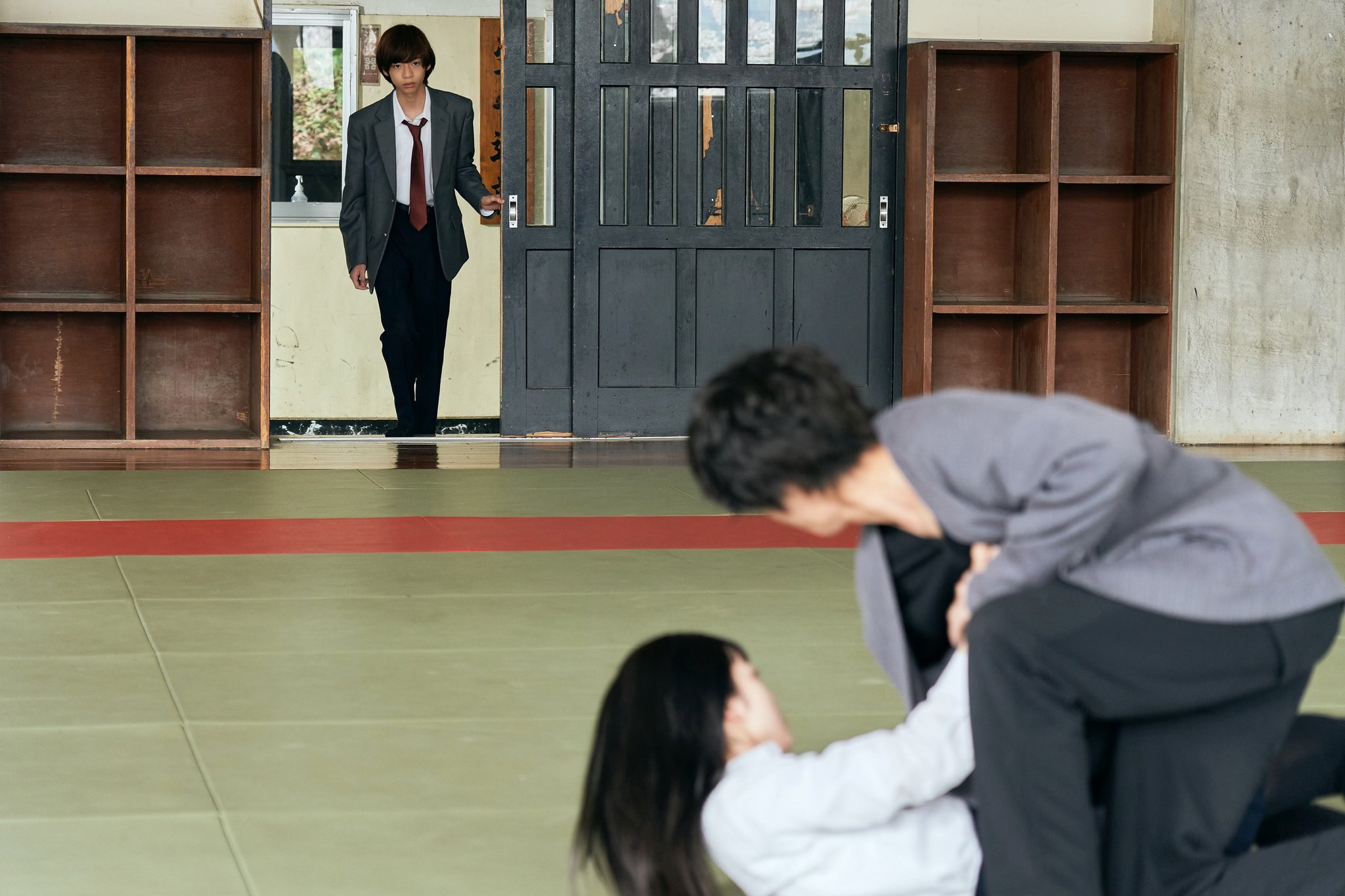 墜落JKと廃人教師【ドラマ特区公式】5話TVer &Huluで配信中 ️ on Twitter: " #墜廃ドラマ クイズ 3話撮影裏話🤫 灰仁が扇言に護身術を教えるシーン😇 撮影直前の ...