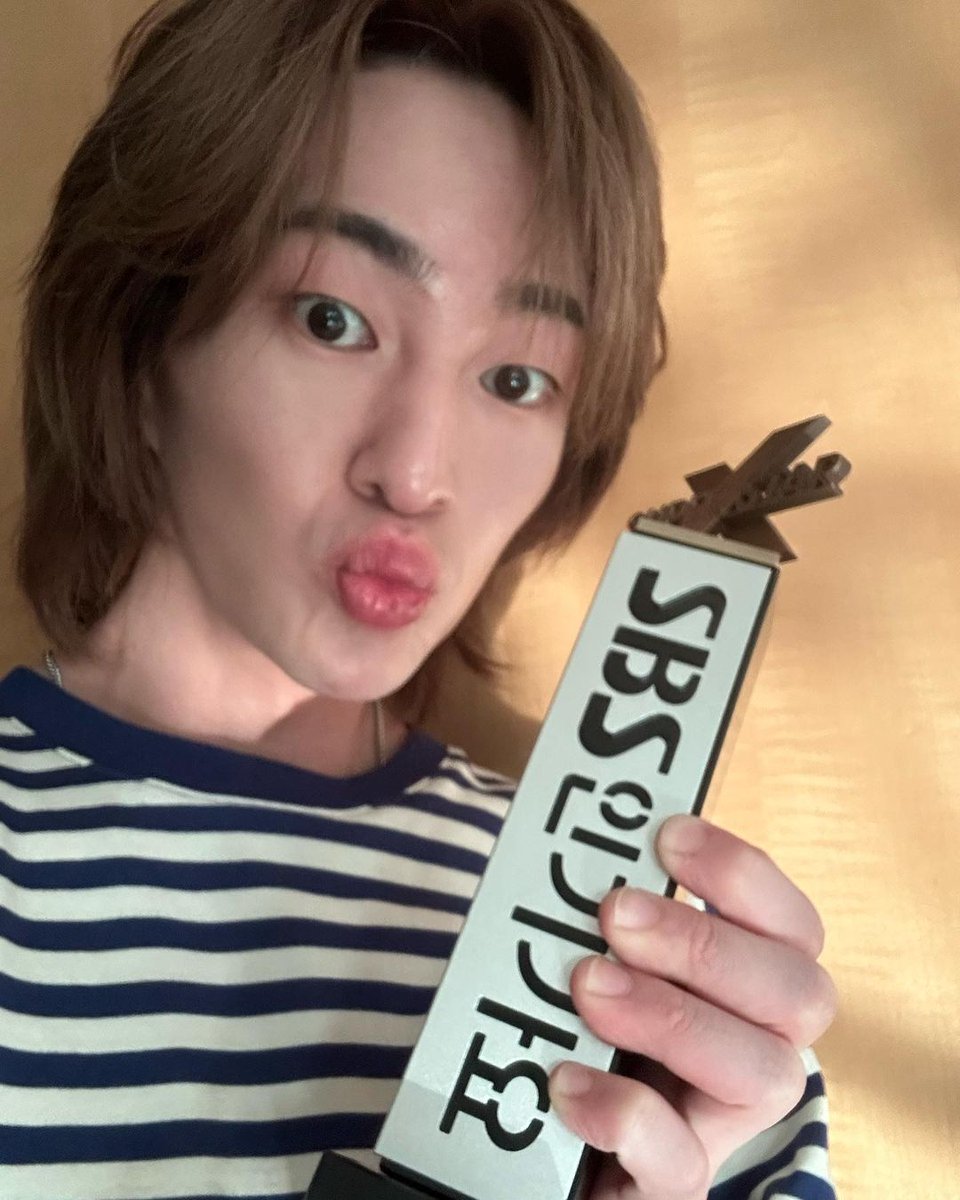 ©️UnderTheStarlight_ on Twitter: "RT @jinkination: sbs inkigãyo hot stage winner, lee jinki🥺 ...