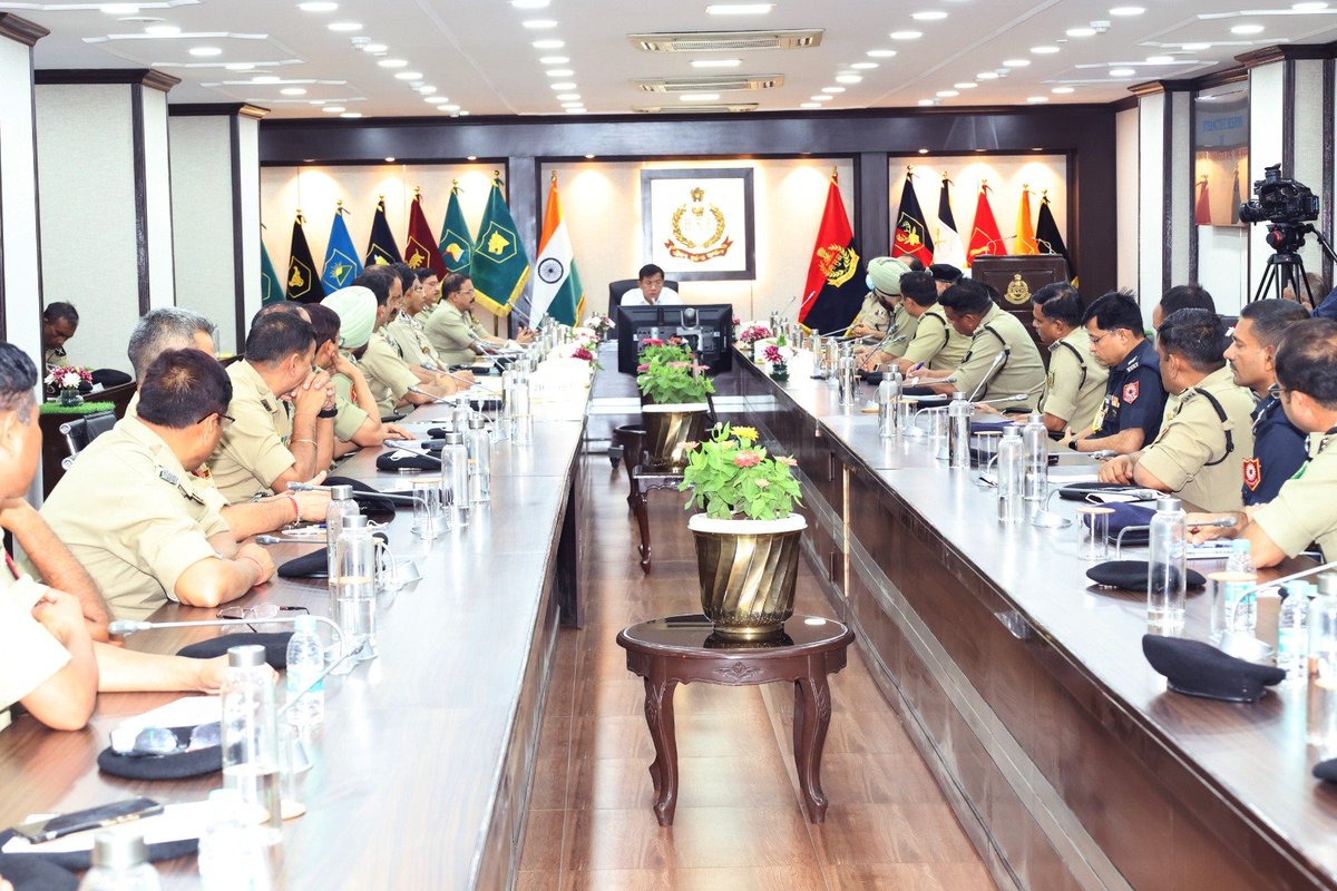 BSF on Twitter: "04 May 2023 DG BSF Dr S L Thaosen interacted with officers of Senior Command ...