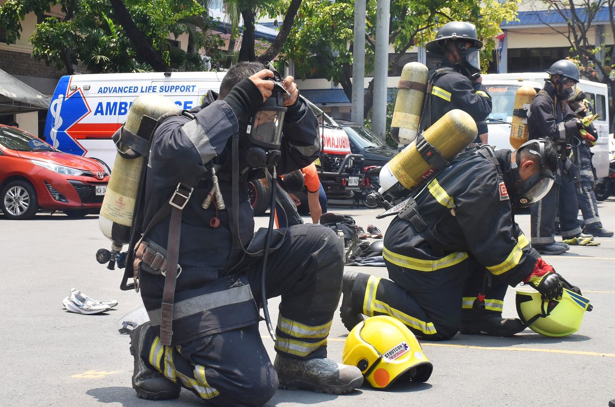 Philippine Coast Guard on Twitter: "LOOK: Men and women of the @coastguarrdph District National ...
