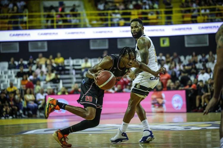 🇵🇷 50 PUNTOS DE BRANDON KNIGHT PARA LA VICTORIA DE PIRATAS EN ARECIBO ...