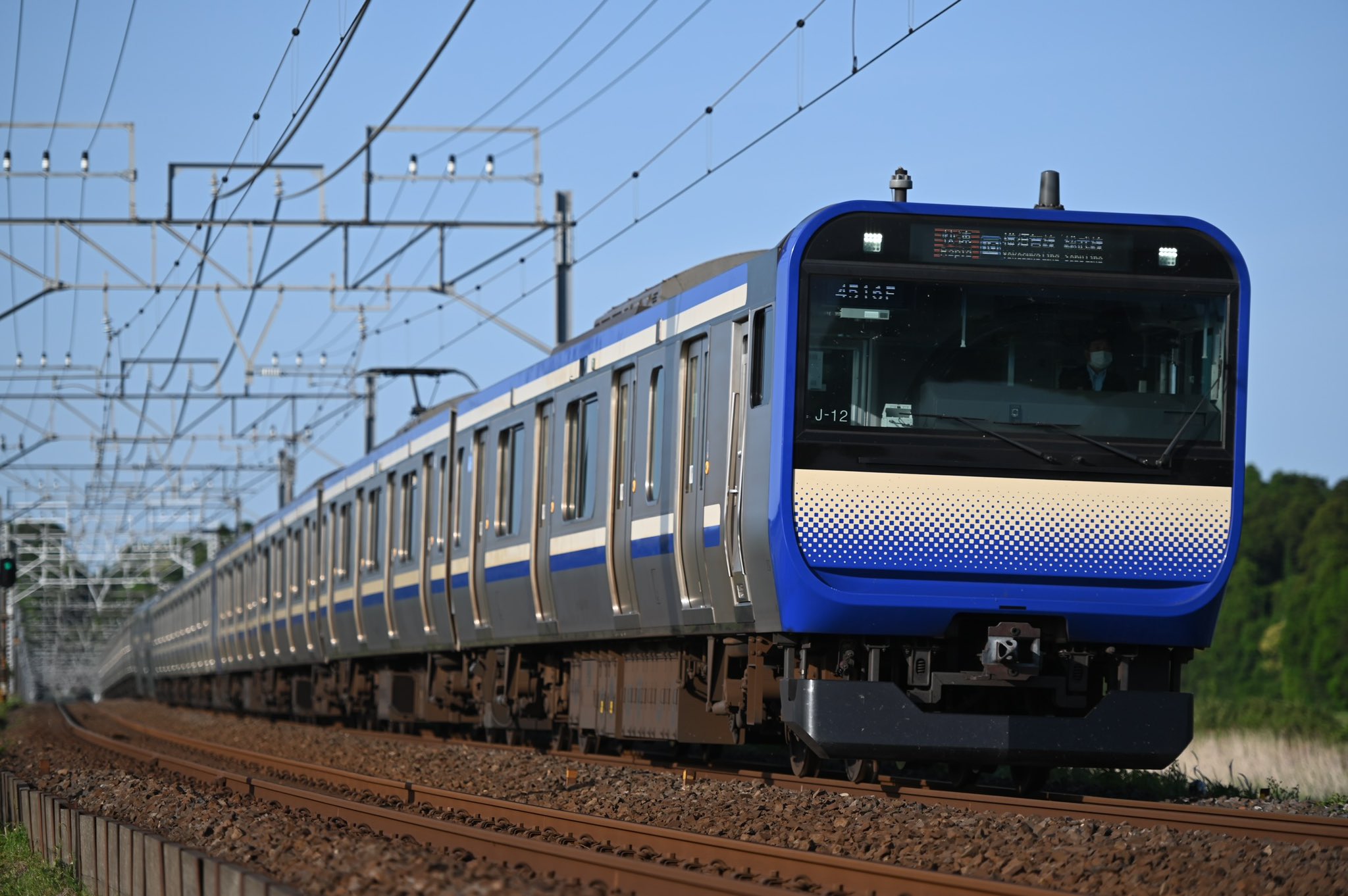 kon on Twitter: "E235系1000番代 J-12編成 4516F 快速 久里浜行き 2023/5/5 モノサクにて。 https://t.co/6ugdJicOdz ...