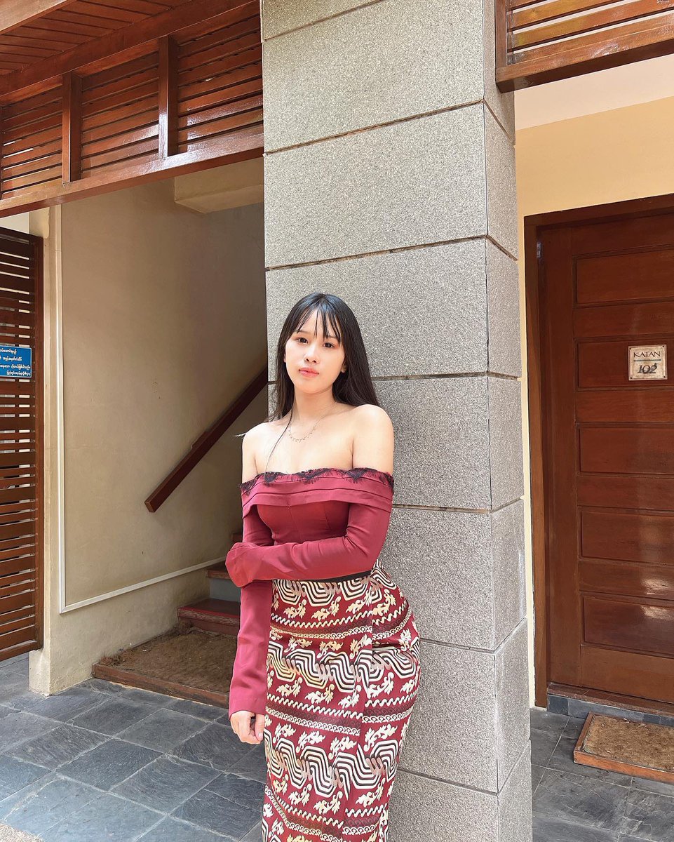 seint (kiddo) on Twitter: "Myanmar girl 🇲🇲💛"