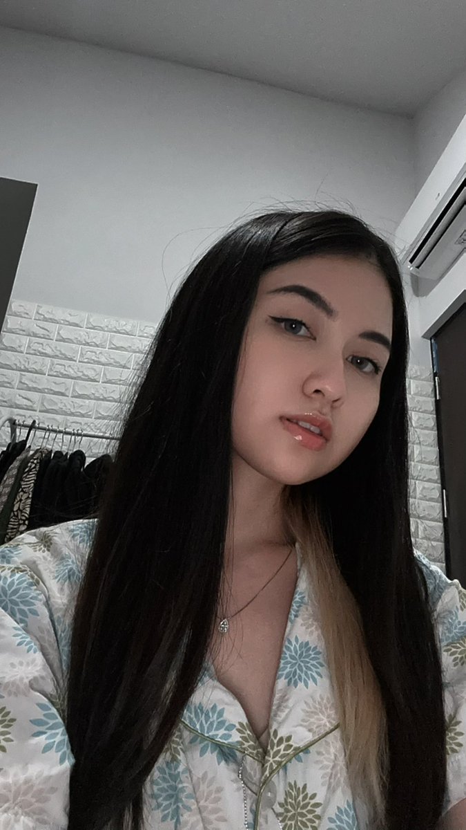 swan on Twitter: "Valo in pajamas bentaran https://vt.tiktok.com/ZS8K54A6a/"