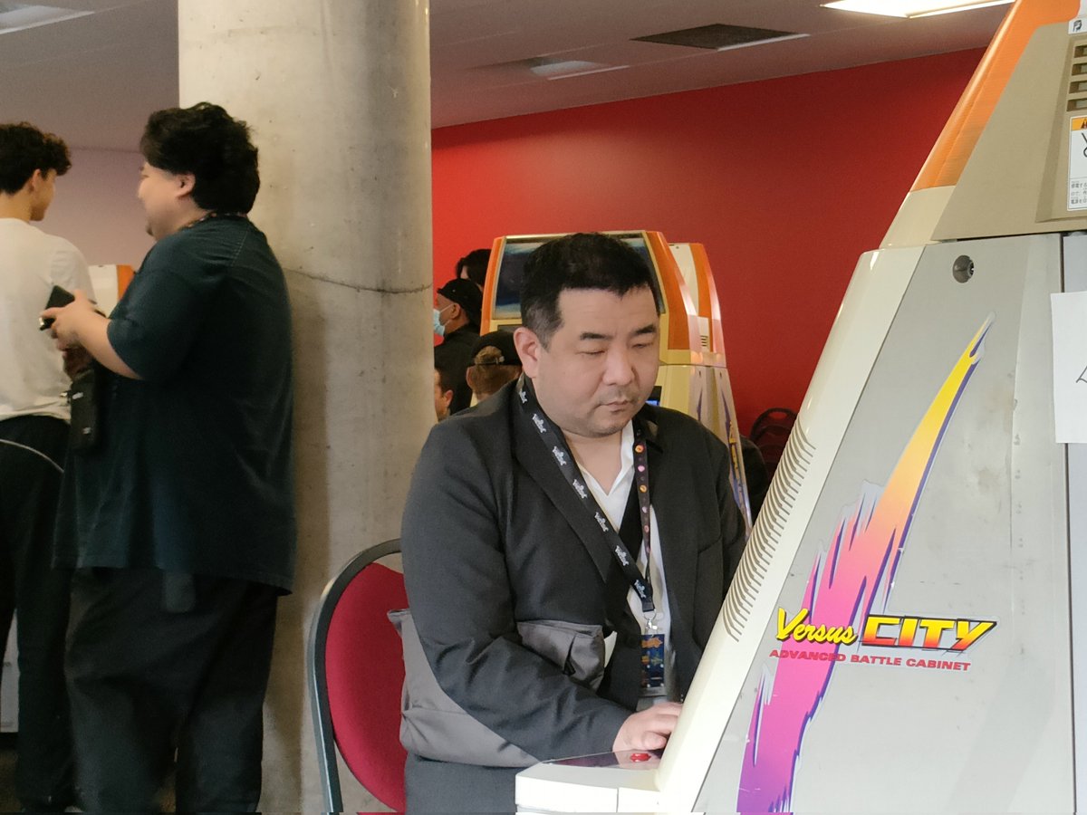 2回転 nikaiten on Twitter: "RT @880880880880: HFSに来た日本の格ゲーマー かやまん先生さん @kayamanblanka VERさん ...