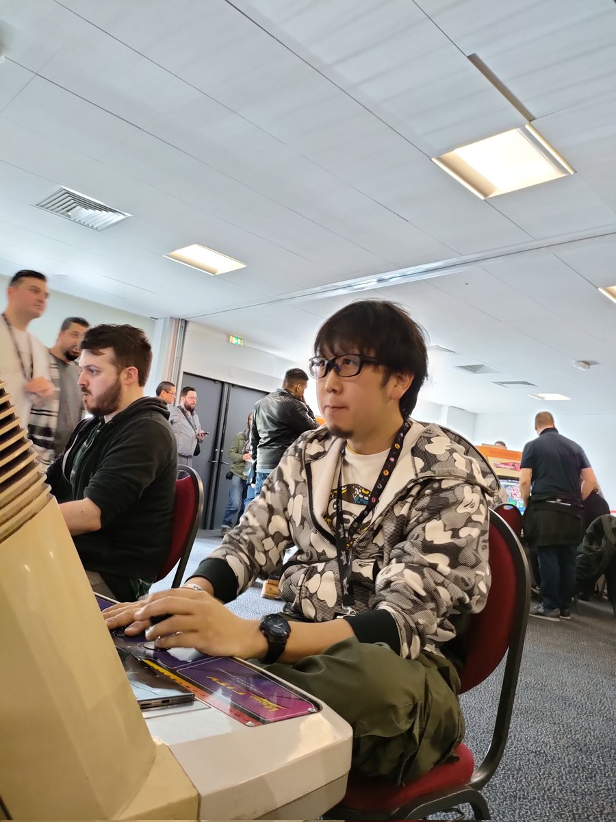 2回転 nikaiten on Twitter: "RT @880880880880: HFSに来た日本の格ゲーマー かやまん先生さん @kayamanblanka VERさん ...