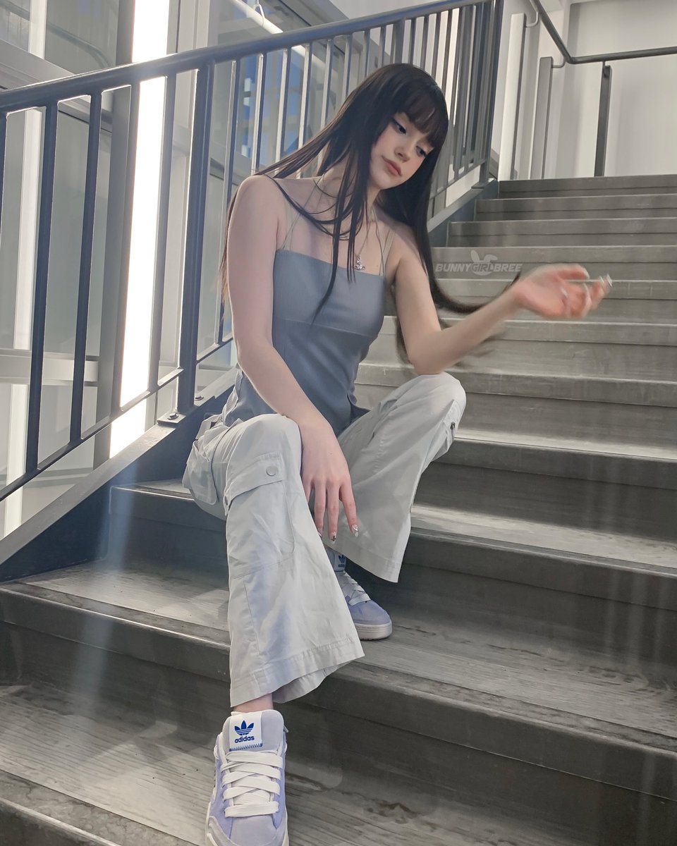 BreesKnees on Twitter: "Feelin grey 📹 IG: https://instagram.com/p/Cr4EhTupJFK/?igshid=YmMyMTA2M2Y=…"