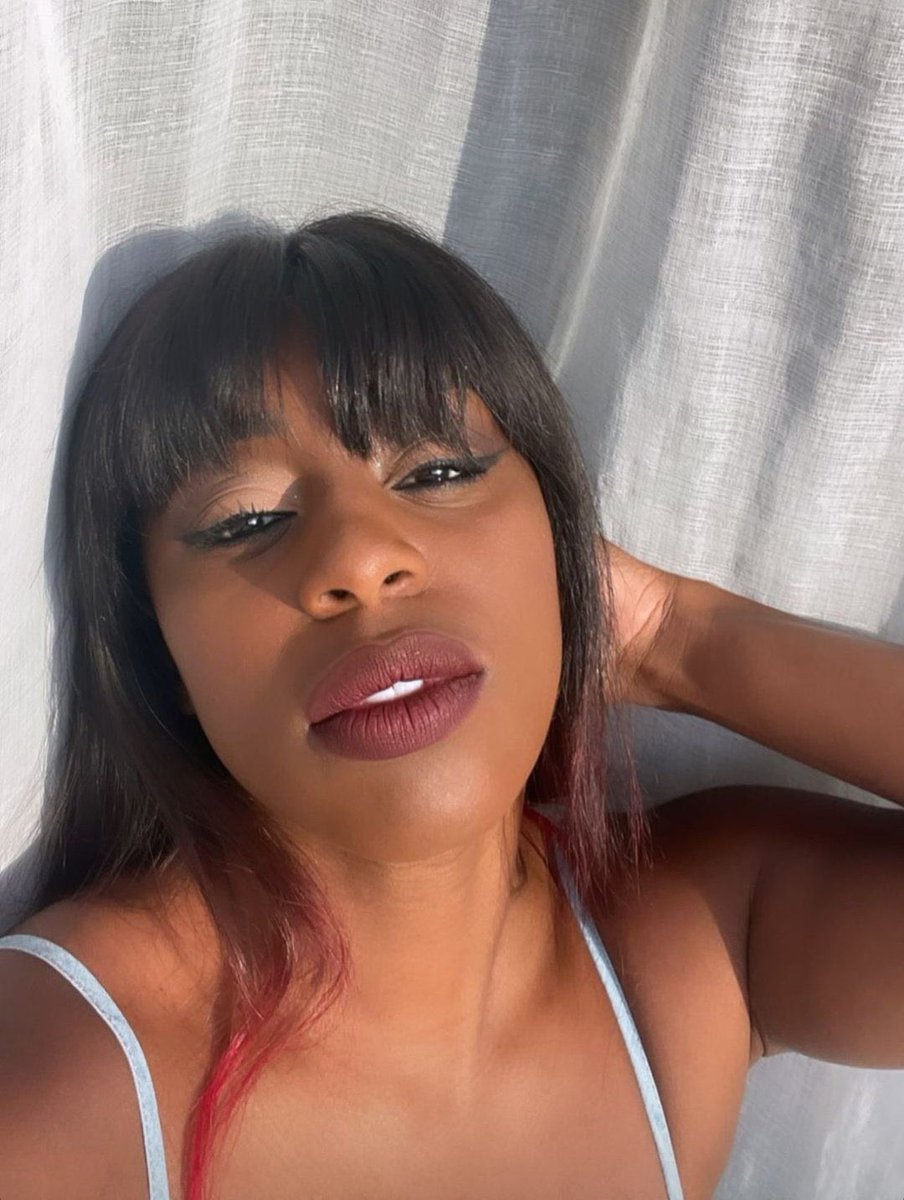 sameeha on Twitter: "RT @venusgloww: LOOK AT HER 💚"