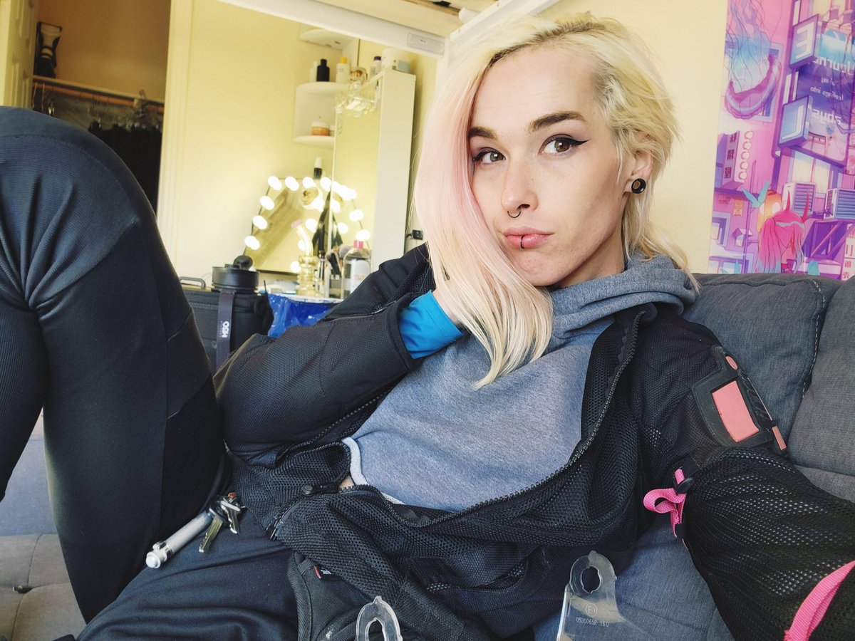 ππͺπ΄π΄π½ππππͺπ―π¦ On Twitter Who Wants To Be My Armor Maiden And Take Off