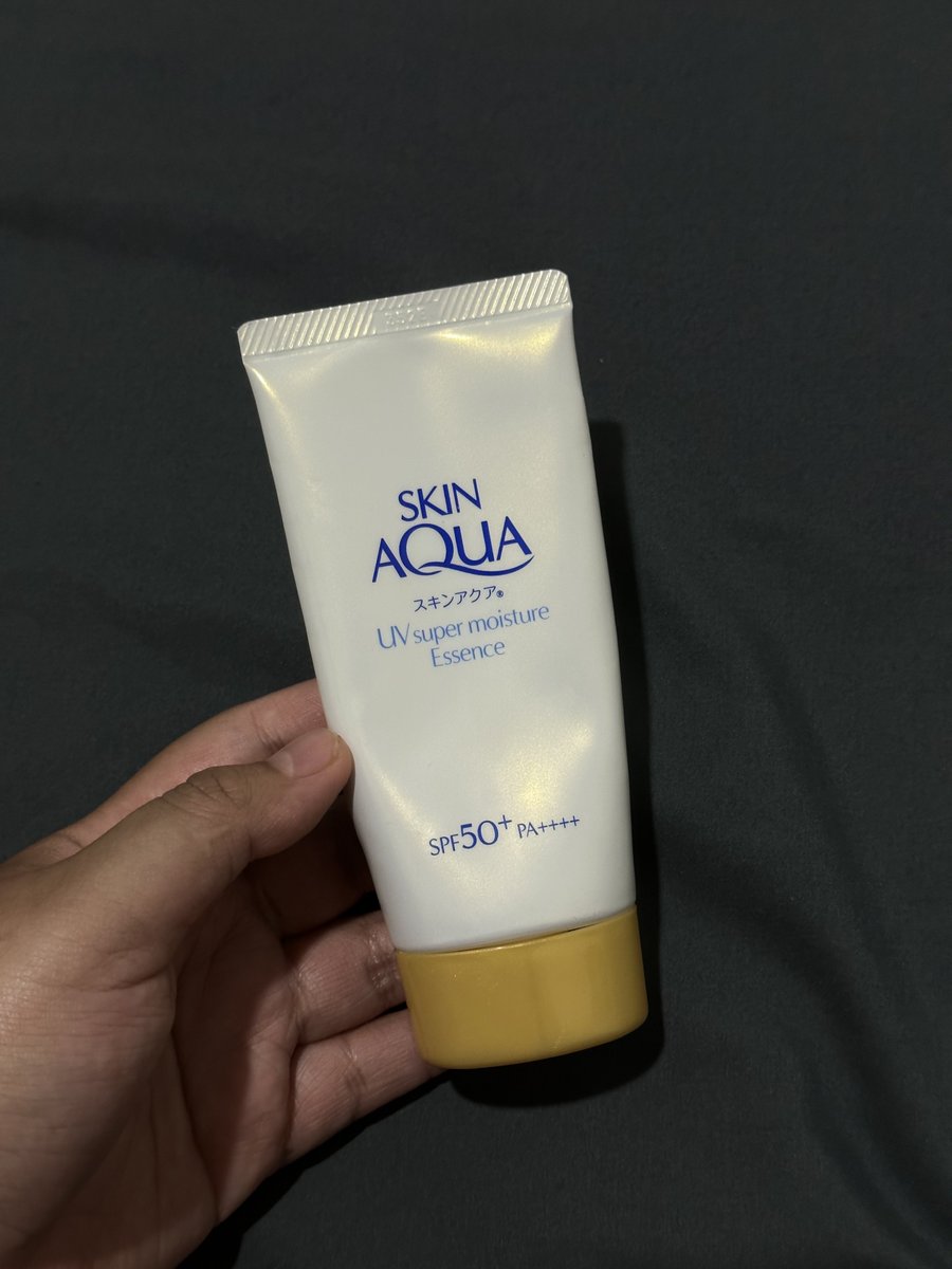 yuma on Twitter: " Skin Aqua UV moisturize Essence 10000000/10 sunscreen the best yang aku pakai ...