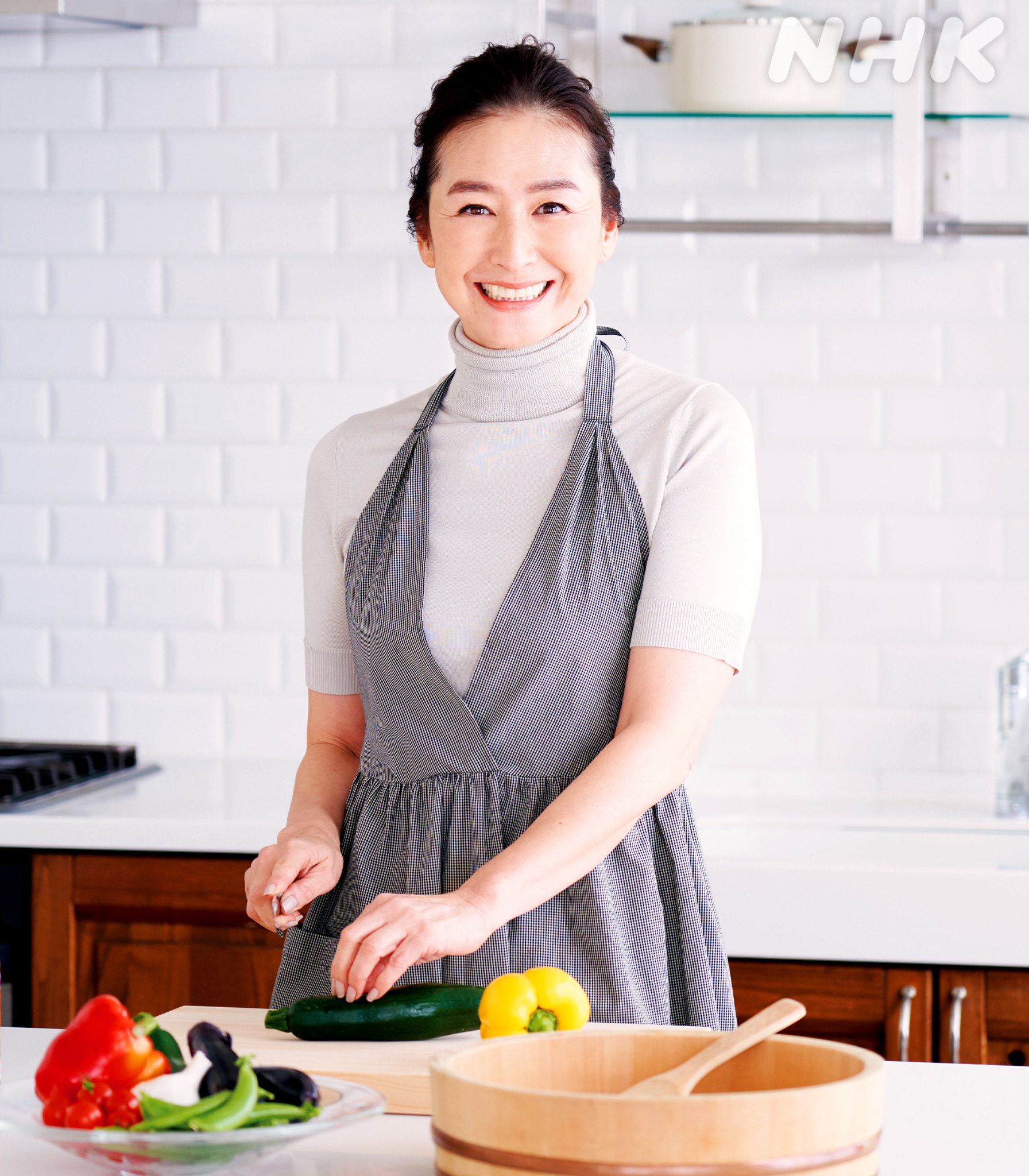 NHKきょうの料理公式 on Twitter: "モデル #亜希 さんが #きょうの料理 に登場！ にんにくがきいた「スタミナ満点 夏野菜のマリネ」や、わさびマヨソースとチリソースで味の変化を ...