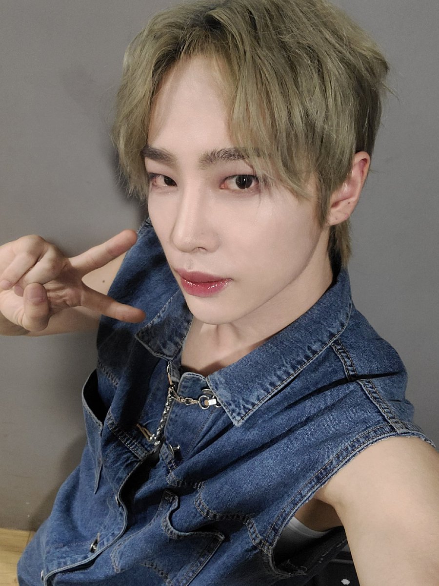 BAE173 Member on Twitter: "[#무진] 😎 #BAE173 #비에이이173 #MUZIN"