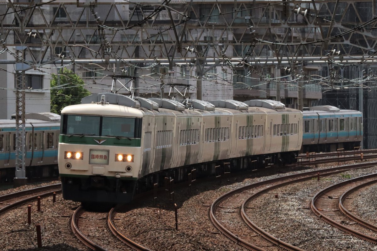 城西のうま on Twitter: "2023/05/06 宇都宮線・高崎線 特急あしかが大藤まつり号 185系B6編成 特急 草津・四万1号 E257系NC-33編成 連休期間中の臨時特急に ...