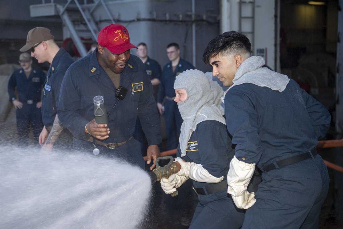 U S Navy On Twitter Usnavy Photos Of The Day 1️⃣ Vaq139 Fltops