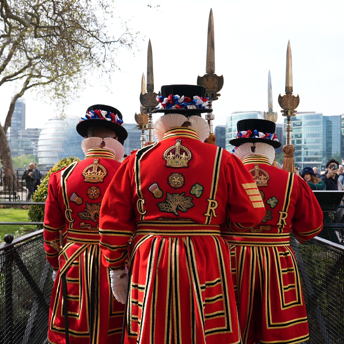 elevator_el on Twitter: "RT @TowerOfLondon: 👑 Good luck to our Yeoman Warders today who will be ...