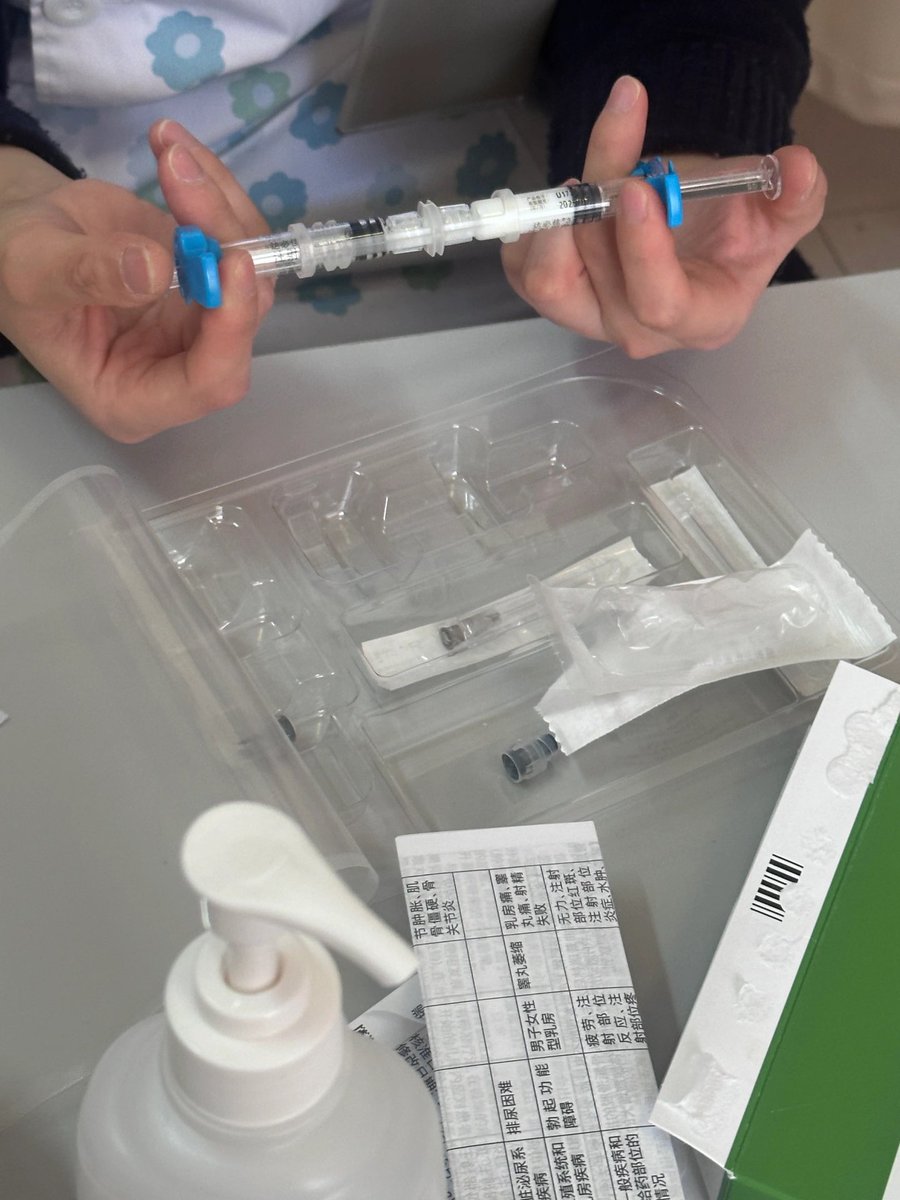 酸酸味的香女孩 On Twitter 第一次看到这样的注射器,两边都可以推 ,上下都不闲着 原味内裤 原味内衣 原味丝袜 爱液 圣水