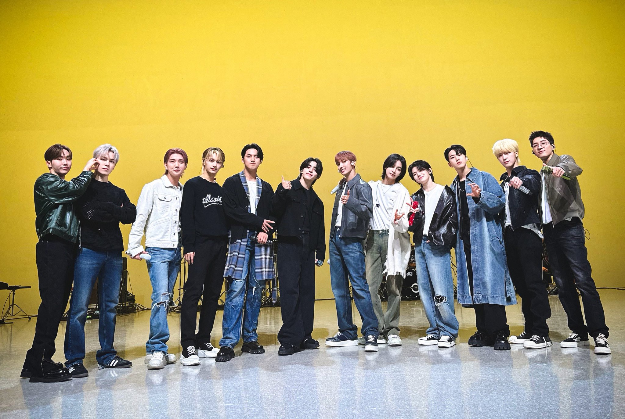 세븐틴(SEVENTEEN) on Twitter: "[17'S] #잇츠라이브 아직 끝나지 않았다! 밴드 버전 FML 세븐틴 라이브 폼 미쳤다🎤 #캐럿_다같이_외쳐_FML💎 ...