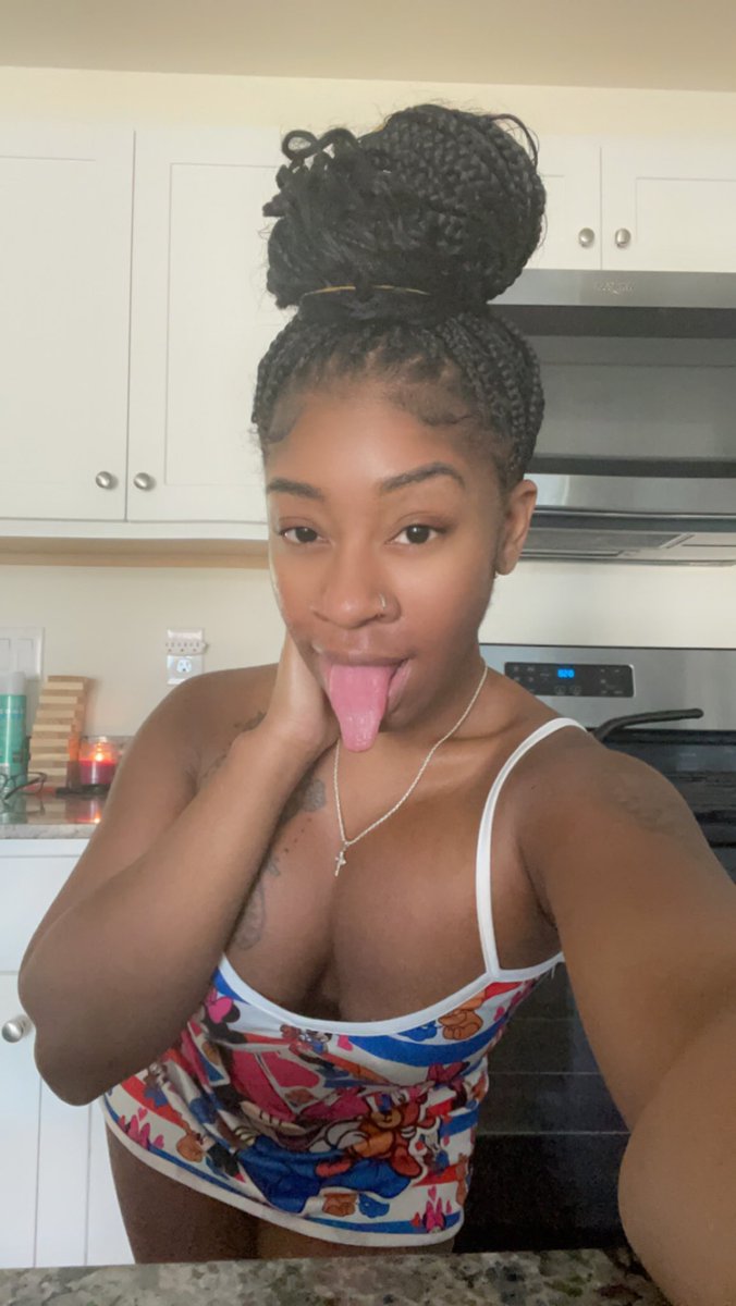 LolaB on Twitter: "Lemme lick the tip 😜"