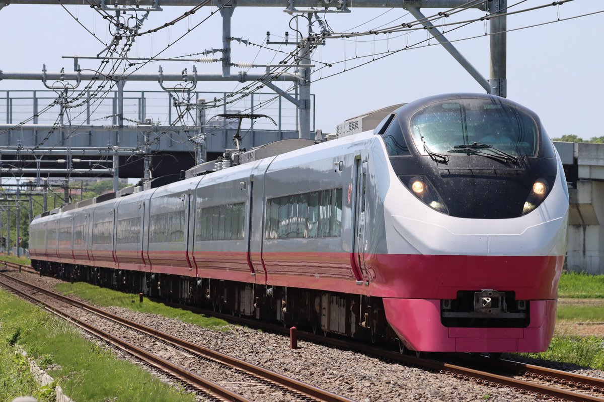 新神戸ライン on Twitter: "常磐線特急E657系。 通常塗装（K8）＋ フレッシュひたち塗装（K17 緑＋K12 赤＋K2 黄）。 今後予定の残り2色も楽しみです。"