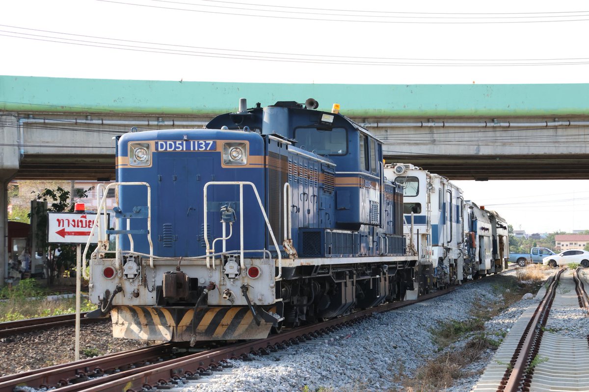 2427junction on Twitter: "セルフ後方監視員を続けた甲斐あって、無事2機(DD51 1137・1142)とも発見！下車前途無効の乗車券を放棄して、駅前に止まっていた ...