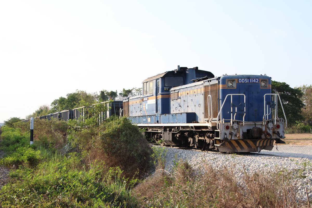 2427junction on Twitter: "セルフ後方監視員を続けた甲斐あって、無事2機(DD51 1137・1142)とも発見！下車前途無効の乗車券を放棄して、駅前に止まっていた ...